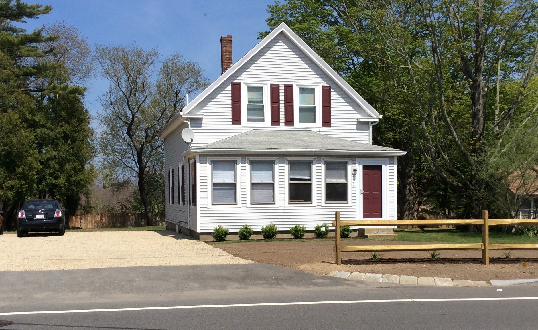 Commercial Sales Office Building With Parking and Outside Storage Area ...